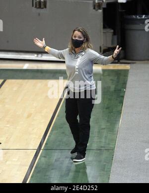 Hawaii coach Laura Beeman reacts during the first half of the team's ...