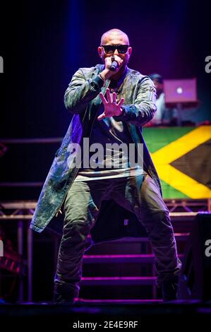 Rapper Common performs on stage with singer John Legend during the ...