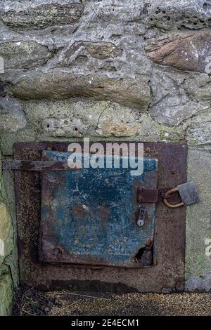 Hatch in wall Stock Photo - Alamy
