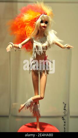 Lova Moor reproducting in Crazy Horse doll, created by Sophie Bernardin ...