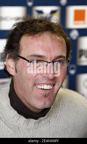 Bordeaux's coach Laurent Blanc during the French First League Soccer ...