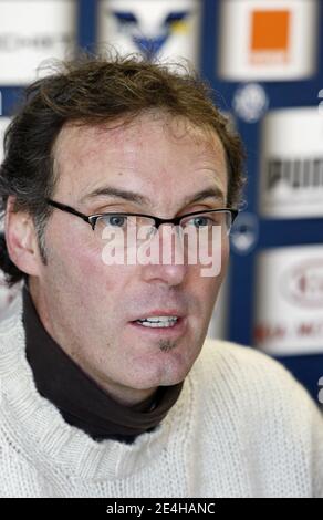 Bordeaux's coach Laurent Blanc during the French First League Soccer ...
