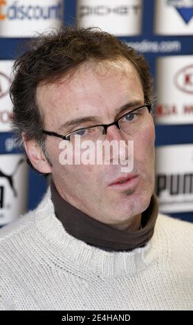 Bordeaux's coach Laurent Blanc during the French First League Soccer ...
