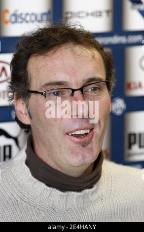 Bordeaux's coach Laurent Blanc during the French First League Soccer ...