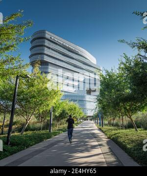 UC San Diego Jacobs Medical Center building, vertical image Stock Photo ...