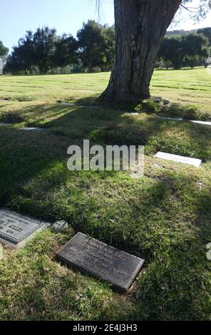 Barbara Hale, Bill Williams, Barry Sullivan, on-set of the film, "Buckskin", Paramount Pictures ...