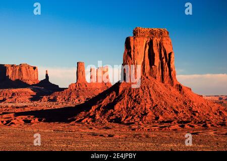 Monument Valley, View near Artists Point, Table Mountains and Monolite ...