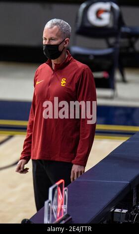 USC Trojans head coach Andy Stankiewicz meets with this team on the ...