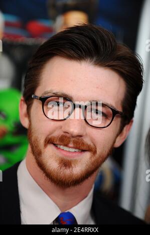 SUPERHERO MOVIE (2008) DRAKE BELL CRAIG MAZIN (DIR) 001 Stock Photo - Alamy
