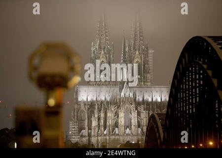 Cologne, Germany. 25th Jan, 2021. Footprints in the snow can be seen in ...