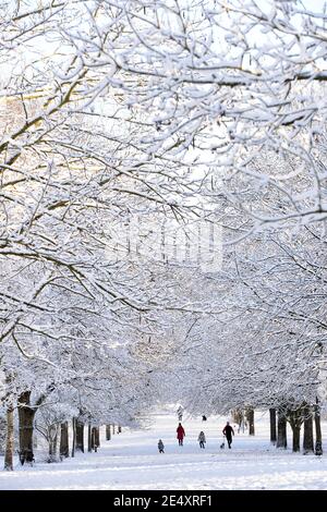 Leicester, UK. 25th Jan, 2021. Walkers on a snowy morning in Knighton ...