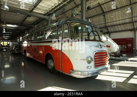 A Kassbohrer Setra S11 (1959) in the Deutsches Museum Verkehrszentrum ...