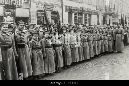 Bolshevik Revolution in Russia. Soldiers of the Bolshevik Army march ...