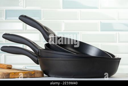 Clean and dry cooking pans on a kitchen counter Stock Photo - Alamy