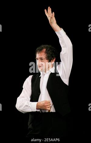 Romanian pantomime artist Dan Puric performing in a one-man show Stock ...