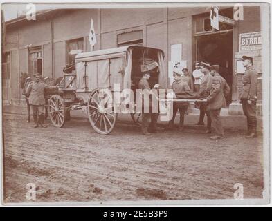 Ambulance for wounded horses, World War One Stock Photo - Alamy