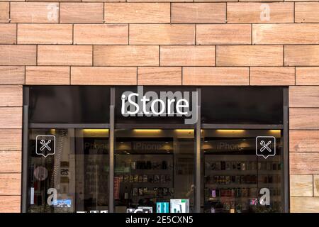 Apple iStore computer store shop Ipswich Stock Photo - Alamy
