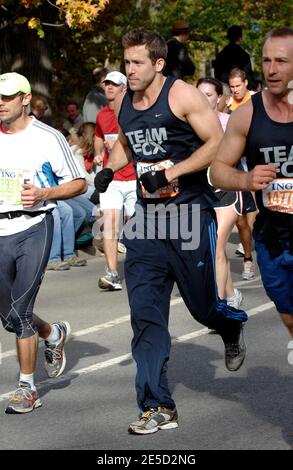 Actor Ryan Reynolds runs during the 2008 New York City Marathon on ...