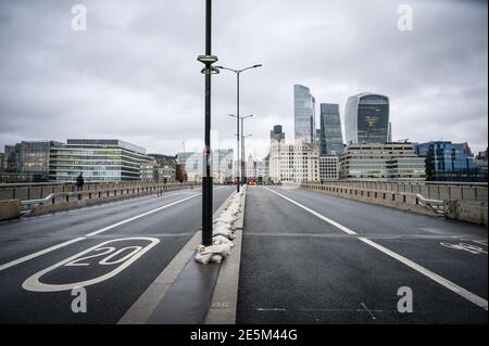 Empty streets during morning rush hour on London Bridge during Covid-19 ...