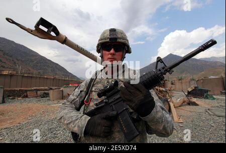 The view into Pakistan from the Afghanistan border at Torkham Gate ...