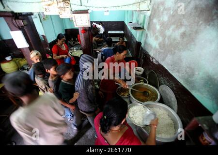 Homeless child Kathmandu Nepal Stock Photo - Alamy