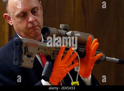Navy Seal sniper with rifle in action Stock Photo - Alamy