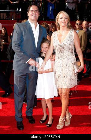 Mark Cuban + daughter Alexis Sofia Cuban at the 2016 American Music ...