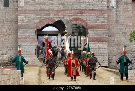 Ottoman soldiers in traditional costume Stock Photo - Alamy