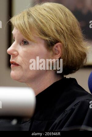 The Green River in Kent, Washington flows low on it's banks Stock Photo ...