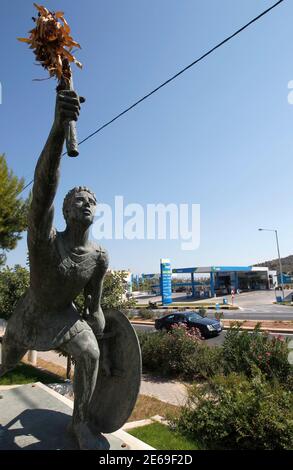 Statue of Pheidippides Stock Photo - Alamy