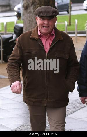 Alleged former IRA chief Thomas "Slab" Murphy (right) leaves the ...