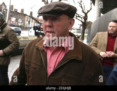 Alleged former IRA chief Thomas "Slab" Murphy (right) leaves the ...