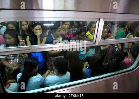 Manila Metro Rail Transit System Stock Photo - Alamy