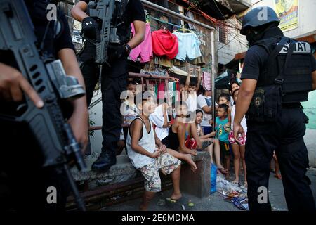 Members of Philippine National Police Stock Photo - Alamy