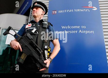 Armed police officer at main entrance gates to the Balmoral Estate ...