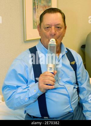 Exubera diabetes delivery device for inhaled insulin Stock Photo - Alamy