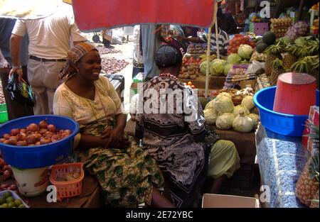 SOUTH SUDAN The fruit and vegetable market, Juba. PHOTO by SEAN SPRAGUE ...