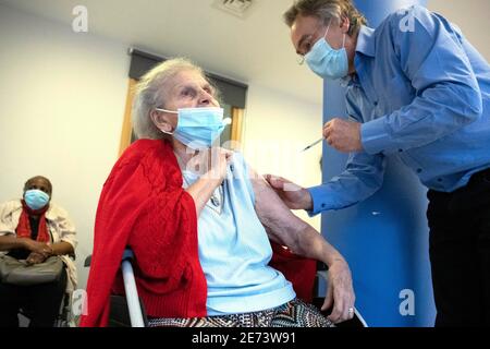 Brussels, Belgium. 28th Jan, 2021. Pfizer-BioNTech vaccination at the ...