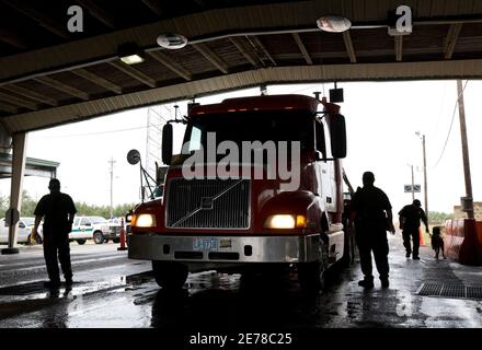 US Border Patrol Checkpoint on Interstate Highway in Arizona Stock ...