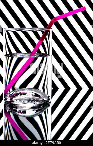 Light refraction glass of water and straw Stock Photo - Alamy