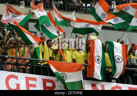 Sri Lanka fans celebrate in the stands Stock Photo - Alamy