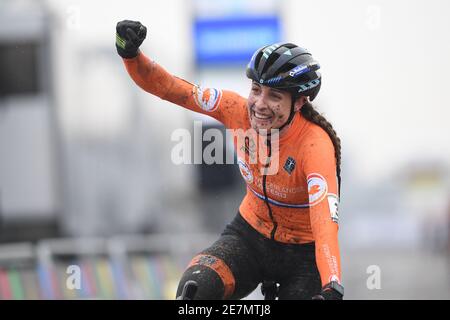 Dutch Lucinda Brand celebrates as she crosses the finish line to win ...