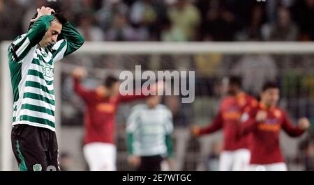 Sporting's players celebrate the victory at the end of the Portuguese ...