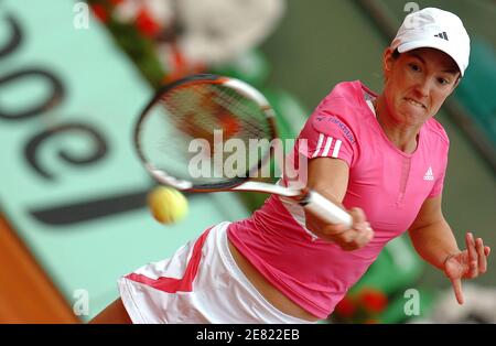 Belgium's Justine Henin defeats Italy's Mara Santangelo, 6-2, 6-3, in ...
