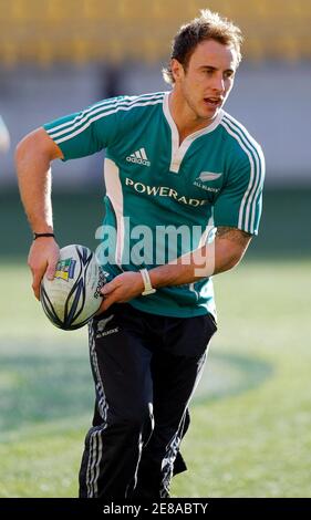 New Zealand's Jimmy Cowan takes on Barbarians' Matt Giteau Stock Photo ...