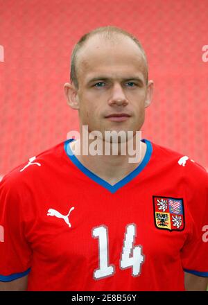 Czech soccer player David Jarolim (middle), former player of Bayern ...