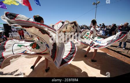The border between Naco, Arizona, USA and Naco, Sonora, Mexico is ...