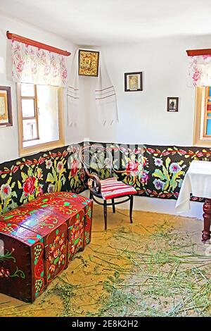 Typical Ukrainian house at historical and Cultural Reserve "Busha ...