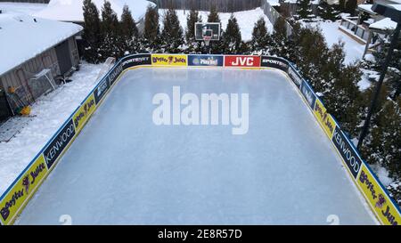 Best Backyard hockey rink in Canada, This homemade hockey rink is ...