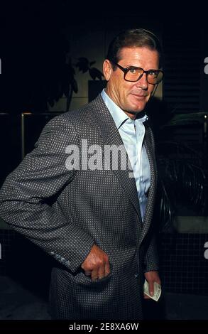 Roger Moore 1986 Credit: Ralph Dominguez/MediaPunch Stock Photo - Alamy